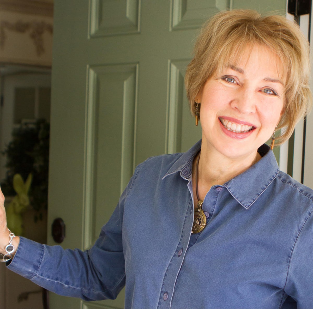 Interview with Debbie W. Wilson – Tizzie's Tidbits of Truth